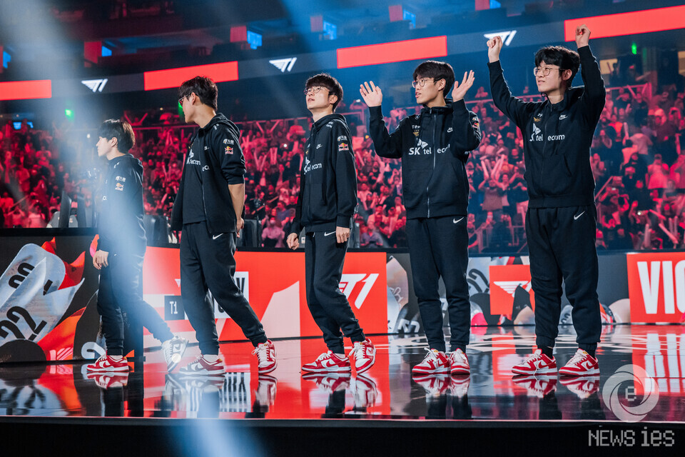 T1의 '롤드컵 V4' vs DRX의 언더독 신화