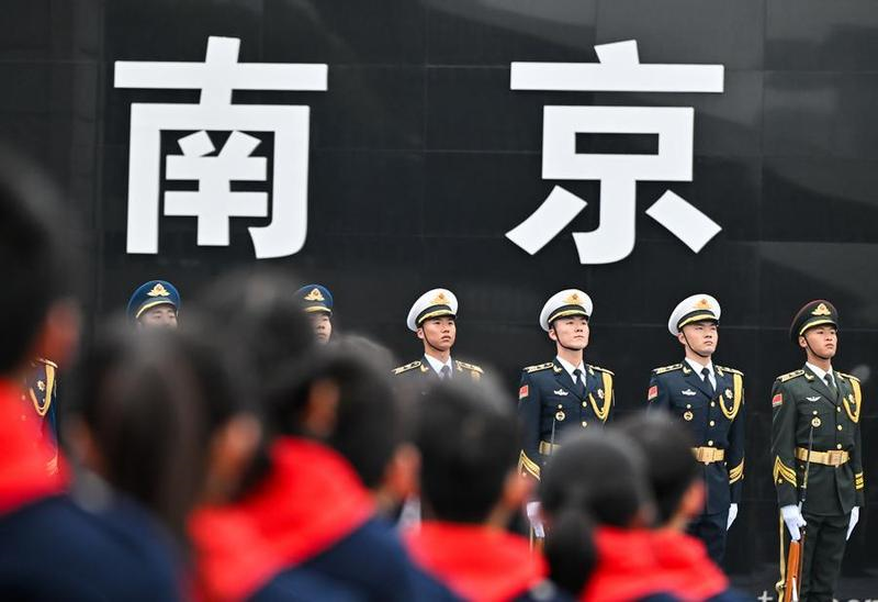 중국, 난징대학살 희생자 국가추모식 거행…“역사 기억하고 평화 지켜야”